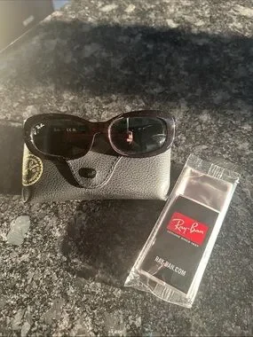 Ray-Ban | Accessories | Rayban Black Frame Sunglasses With Dark Green ...